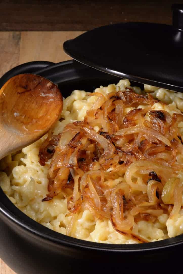 Liechtensteiner Kasknofle (Spaetzel with Cheese and Caramelized Onions ...